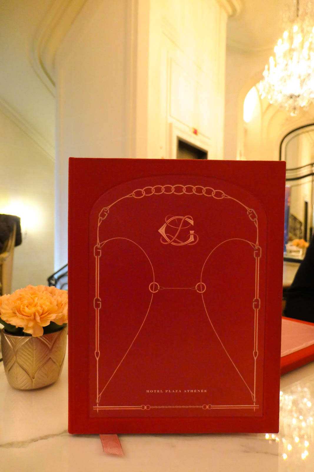 Le Goûter d’Angelo Musa dégusté à La Galerie, à l'hôtel Plaza Athénée ...